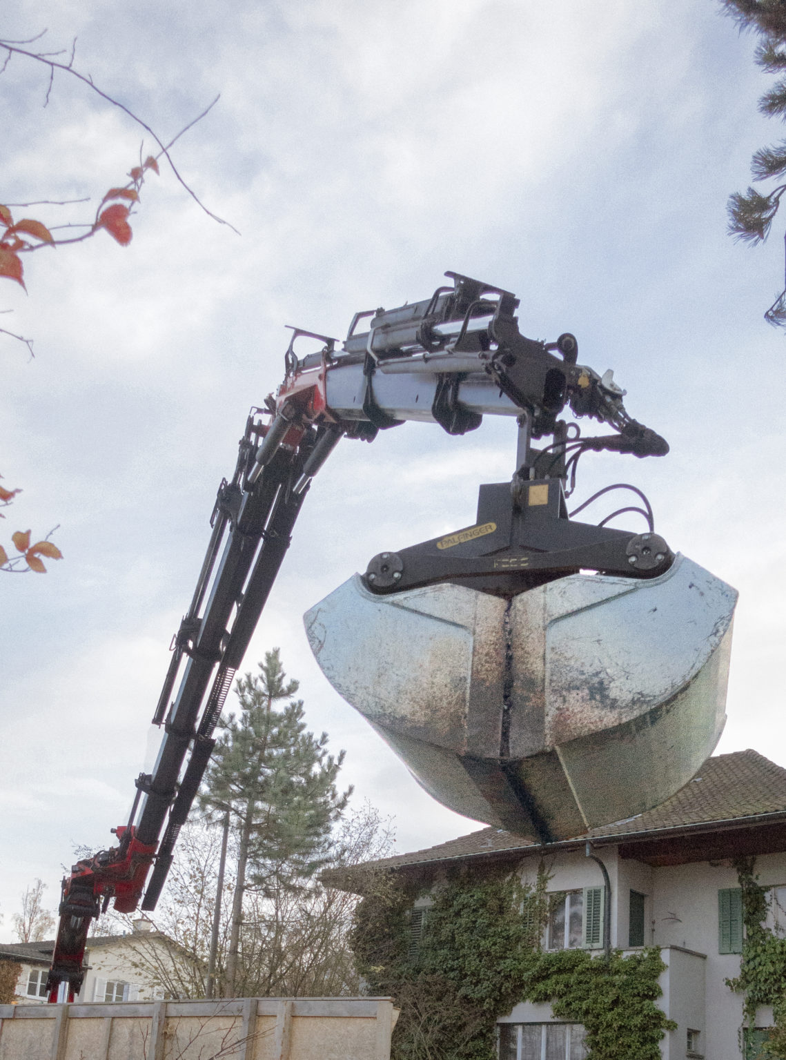 Kran mit Greifer » Peter Nussbaumer Transporte AG